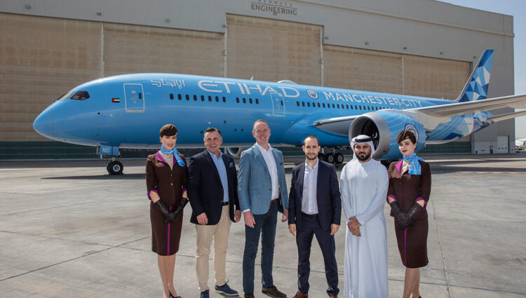 Etihad Airways unveils Manchester City FC livery on new Boeing 787-9 ...